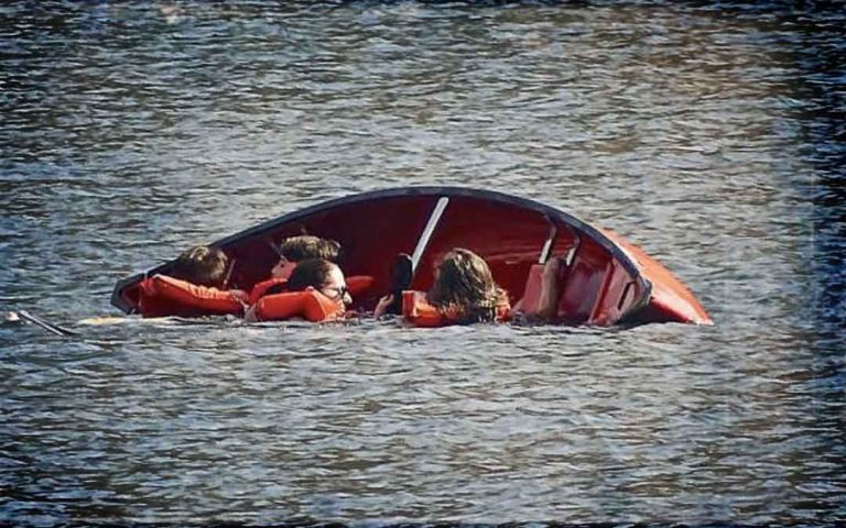 Can a Canoe Sink? A beginner's Guide to Safety - ruggedoutdoorsguide.com
