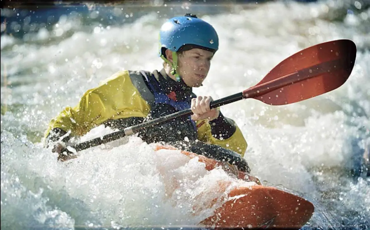 Choosing the Right Kayak Paddle for You (Size, Style, Material & More ...