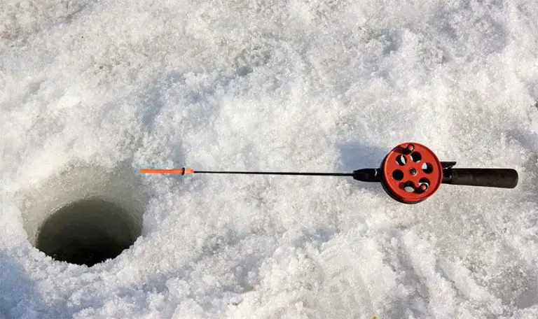 Ice Fishing (Ultimate Beginner's Guide) - ruggedoutdoorsguide.com